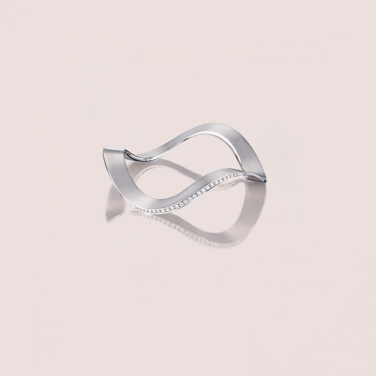 Wave Dream Bangle in White Gold | Annelie Fröhling